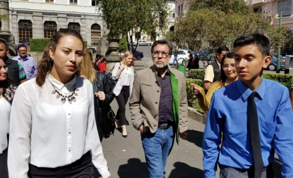 Embajador de EE.UU. no se resiste a las tradicionales shecas de Xela